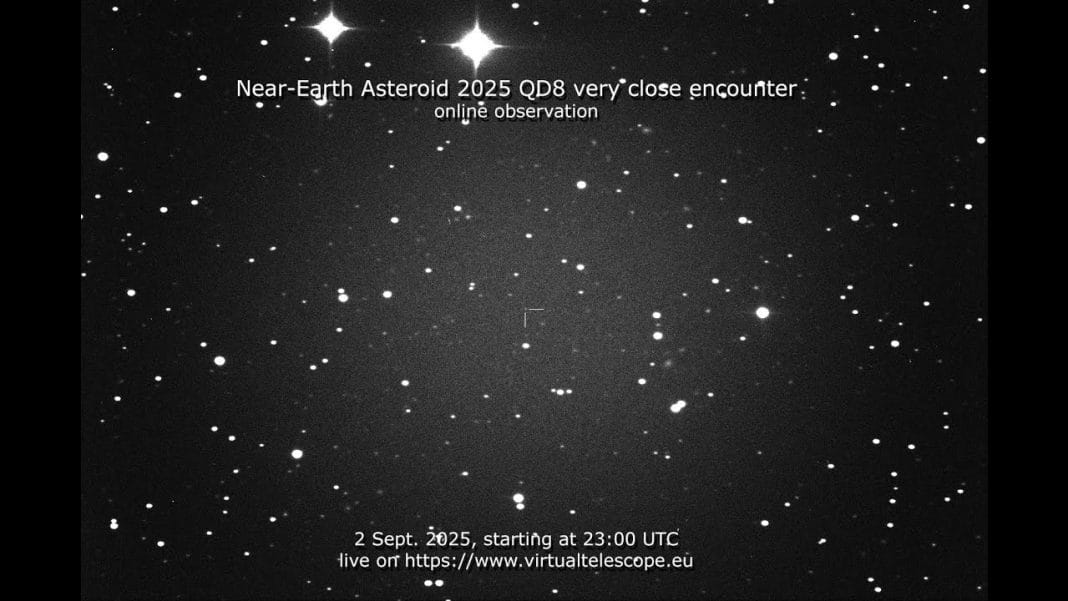 Asteroid velikosti letala drvi mimo Zemlje - opazujete ga lahko v živo ...
